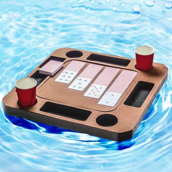 商品名: フローティングゲームまたはカードテーブルトレイ プールやビーチパーティー フロートラウンジ用 丈夫なフォームドリンクホルダー 防水トランプ付き Floating Game or Card Table Tray for Pool o...