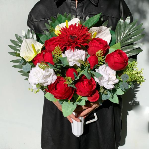 商品名: HENOMO 人工墓地の花 - 墓の記念ブーケ リアルなフェイクレッド椿 ホワイトローズアレンジ プラスチック花瓶付き 墓石用 簡単フィット 屋外の墓場の装飾 HENOMO Artificial Cemetery Flowers ...