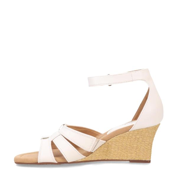 商品名: Clarks (クラークス) レディース Kyarra Joy ウェッジサンダル, ホワイトレザー, 12 Wide Clarks Women's Kyarra Joy Wedge Sandal, White Leather, 1...