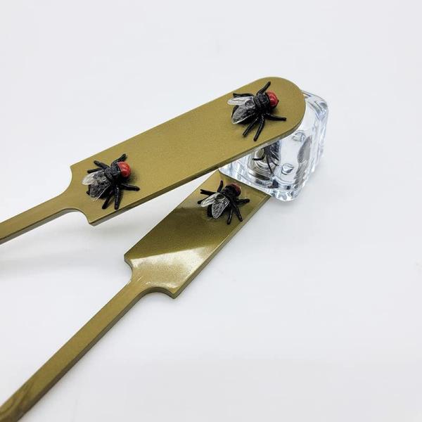 商品名:  SUMAG Phantom of Fly Swatter Magic Tricks Fly Vanish Appear in Ice Magic for Magicians Close up Street Illusions G...