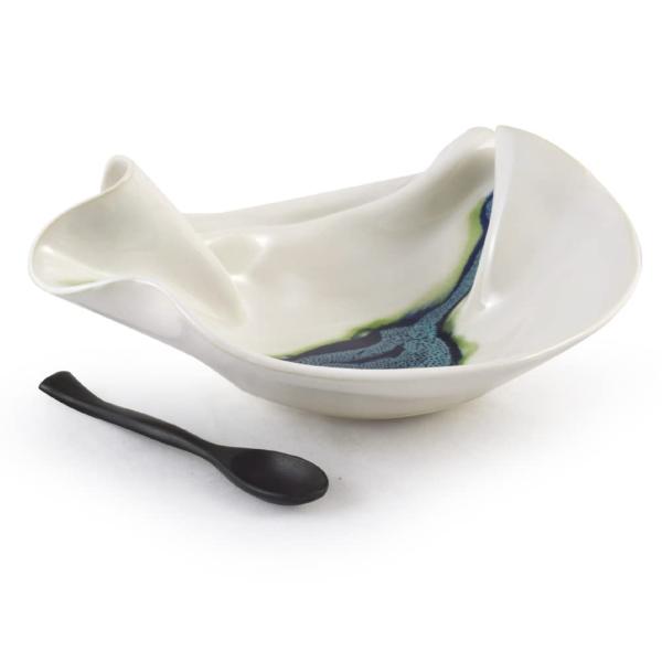 商品名:  Modern Artisans Hilborn Aurora Collection Contemporary Ripple Dish in Blue/White, 8.5", Handmade Potteryブランド: Mode...