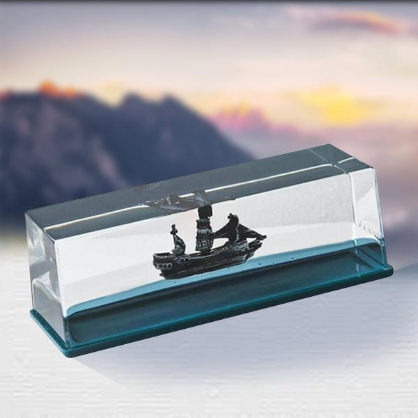 商品名:  Awkunmy Unsinkable Boat in A Box, Pirate Ship Toy, Titanic Toys, Floating Water Machine Anime Toys, Ship in A Wate...