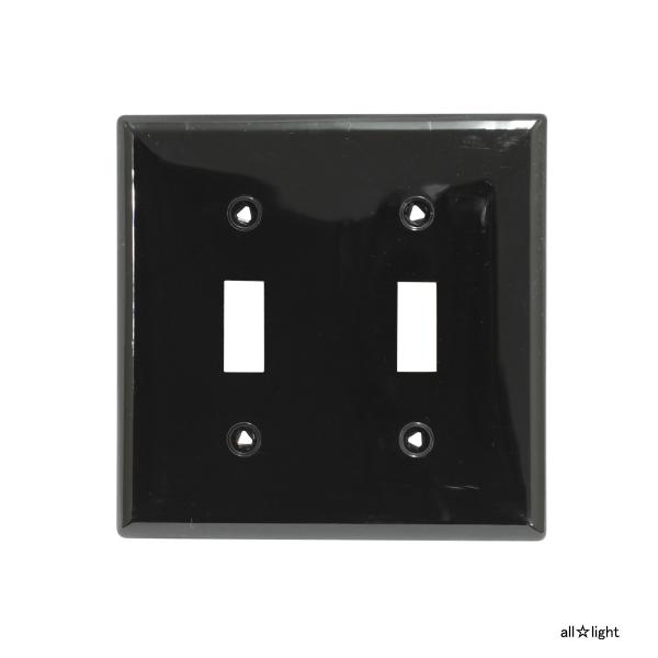 メーカー：COOPER Wiring Devices / クーパー ワイリング デバイス　　 シリーズ名： アメリカンスイッチ（トグルスイッチ）プレート　　　サイズ：W115×H114（mm）色：ブラック素材：耐熱プラスチック※商品に細かい...