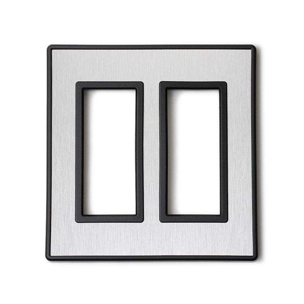 メーカー：SUGATSUNE / スガツネ工業 シリーズ名：フレックスブラックシリーズセット内容十字穴付皿小ねじM3.5×5W116×H120×D8.6（mm）適合コンセントパナソニック社：フルカラーシリーズ神保電器社：NK SERIE、ニ...