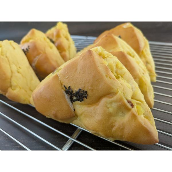 【発売日：2026年09月01日】■内容量250g×32個■メーカー敷島製パン株式会社■保存方法-18℃以下で保存して下さい。開封後は、お早めにお召し上がりください。■発送方法クール便（冷凍）■原材料小麦粉（国内製造）、糖漬さつまいも、マー...