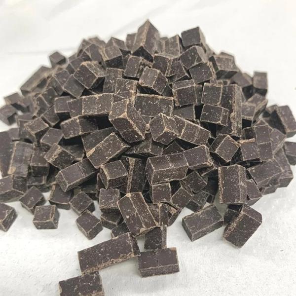 ■名称チョコレートコーチング（チョコレート利用食品）■内容量10kg■メーカーフルタ製菓株式会社■保存方法直射日光を避け、25℃以下の冷暗所で保管して下さい。 開封後はお早めにご使用ください。■発送方法常温便・クール便（夏季のみ冷蔵）■原材...