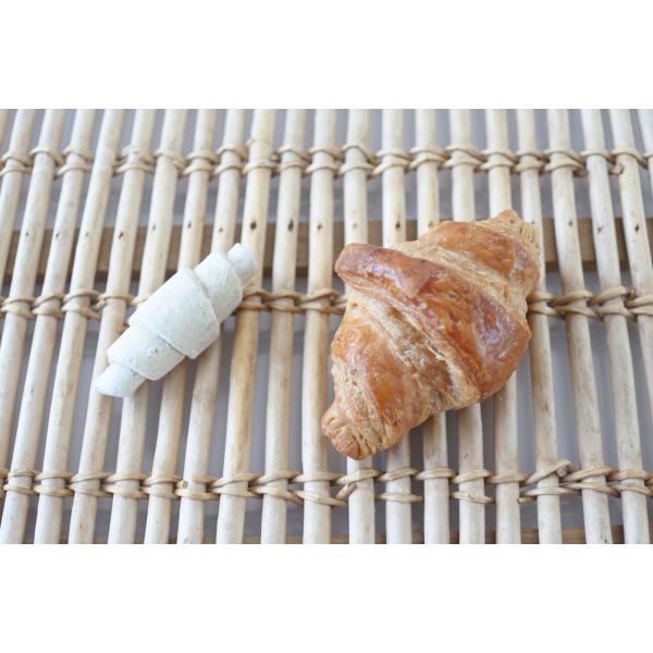 【発売日：2026年07月01日】■名称冷凍パン生地■内容量25g×240個■メーカー敷島製パン株式会社■保存方法-18℃以下で保存して下さい。開封後は、お早めにお召し上がりください。■発送方法クール便（冷凍）■原材料小麦粉（国内製造）、マ...