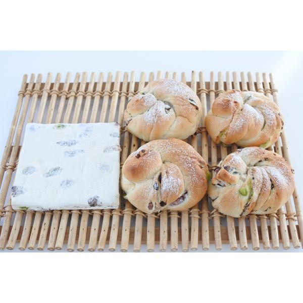 ■内容量：300ｇ×24個■メーカー ：敷島製パン株式会社■保存方法 ：-18℃以下で保存して下さい。　開封後は、お早めにお召し上がりください。■発送方法： クール便（冷凍）■原材料 ：小麦粉（国内製造）、ミックス甘納豆（砂糖、還元水あめ、...