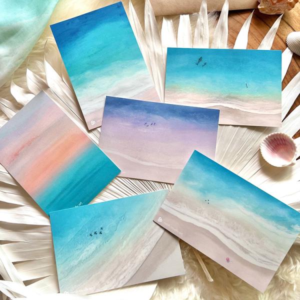 ハワイ人気アーティスト「Sarah Caudle（サラカードル）」アートのポストカードセット6枚入り！ダイナミックな色彩と流れるような動きのある表現スタイル、有機的な構図でハワイの自然や青い海や波を描いた彼女の作品は、安らぎとアロハに満ち、...