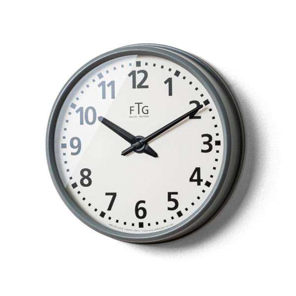 Fonts Frutiger 65 Bold 海外の空港にて使用されていた時計をモチーフにした壁掛け時計です。使用フォントはシャルルドゴール空港の案内標識のために、遠くからでも読みやすくデザインされた [Frutiger] Frutiger...
