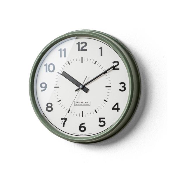 Fonts Interstate Boldは交通機関のサインの中でも高速道路標識で使用されるフォントは、運転中に瞬時に情報を認識する必要がある為、特に文字判読率が求められます。この時計では以前のアメリカの高速道路標識のフォントを元に設計され...