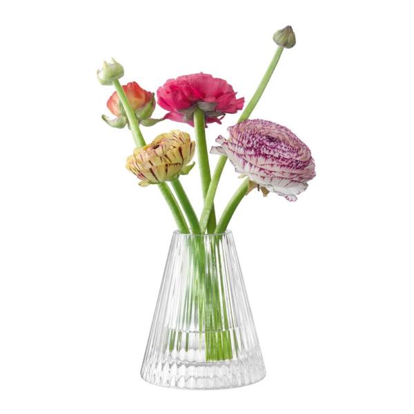 熟練の職人技が光る、吹きガラスと粉体塗装スチールを組み合わせた、洗練されたキャンドルホルダー。モジュール式デザインで、ガラスベースは花瓶としても使用可能。光と影が美しく反射し、空間に暖かみを添えます。スチール製ディスクは取り外し可能で、ガラ...