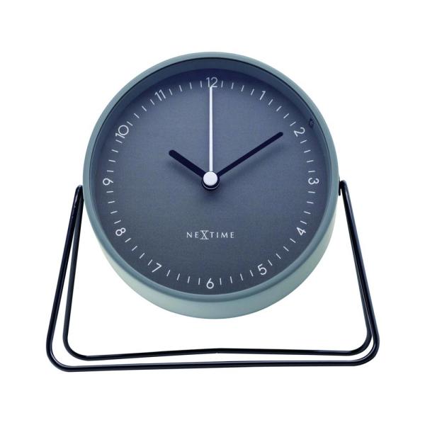 「Berlin Table」目覚まし時計は、Jette Scheib（ジェット・シャイブ）によるモダンで洗練されたデザインです。マットなメタルケースに微細なディテールが施され、トレンディなカラーのダイアルが特徴です。オランダの時計老舗ブラン...
