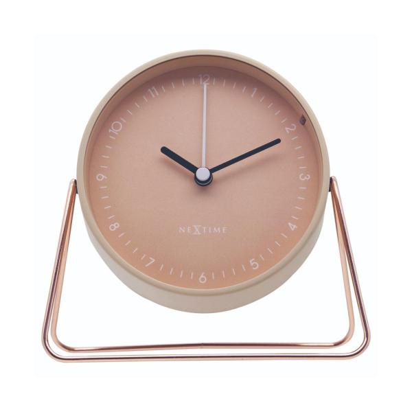 「Berlin Table」目覚まし時計は、Jette Scheib（ジェット・シャイブ）によるモダンで洗練されたデザインです。マットなメタルケースに微細なディテールが施され、トレンディなカラーのダイアルが特徴です。オランダの時計老舗ブラン...