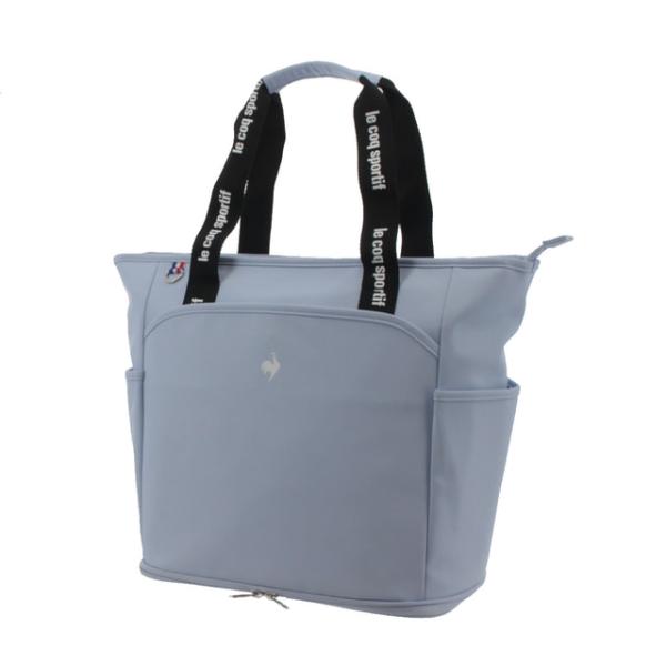 ◇シューズ収納部をコンパクトに仕上げたマットPU素材のトートバッグ。ハンドルテープにはブランドロゴでデザイン感を演出。下部のシューズ収納部分は目立ちにくいファスナー仕様が特徴。大きく開閉し、シューズの出し入れが容易。 ■カラー(メーカー表記...