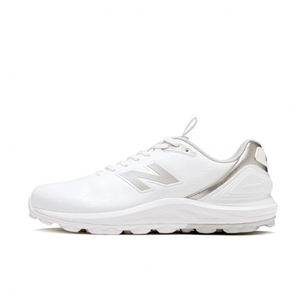 ◇トッププロが認めるパフォーマンスモデル「2500」のスパイクレスモデルがv5にアップデート。FRESH FOAM Xが快適なクッション性を提供し、CRカウンターが踵のホールド性を高め足の横ブレを抑制。アッパーと一体化したシュータンが足を包...