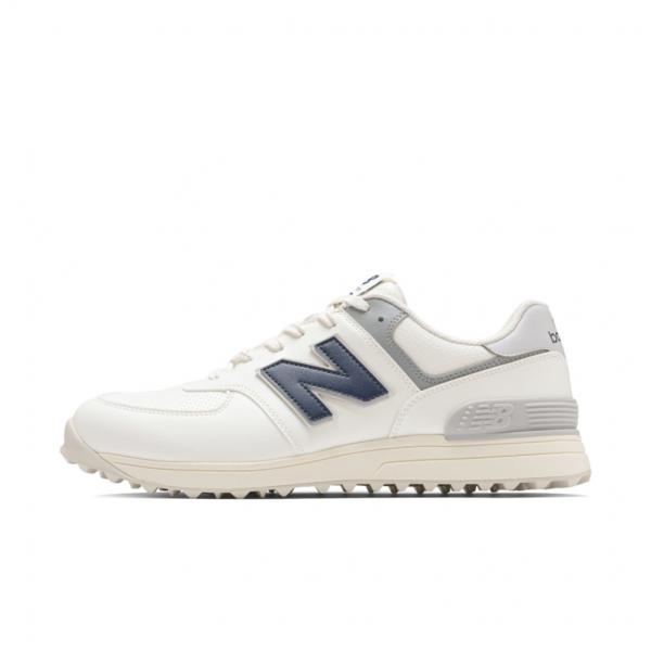 ◇日本人の足にフィットするゴルフパフォーマンスラストを採用した人気の「574」スパイクレスモデルがv4にアップデート。ゴルフに最適化したグリップ性の高いラギッド意匠のアウトソールと、捻れを抑えるナイロンシャンク、安定性を高めるCRカウンター...