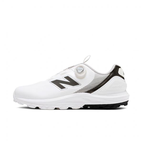 ◇トッププロが認めるパフォーマンスモデル「2500」のスパイクレスBOAモデルがv5にアップデート。FRESH FOAM Xが快適なクッション性を提供し、CRカウンターが踵のホールド性を高め足の横ブレを抑制。アッパーと一体化したシュータンが...