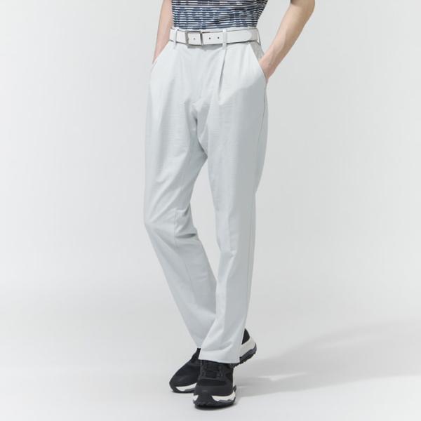 ◇ルコックゴルフ_ウエストアジャスター付ジャカードワンタックスラックス ◇フランスらしい上品な柄とゴルファーに嬉しい快適機能を両立したワンタックパンツ。 ■左前ももにロゴ刺繍、前ポケットにはカン止め配色を施し、細部までこだわりを感じられる仕...