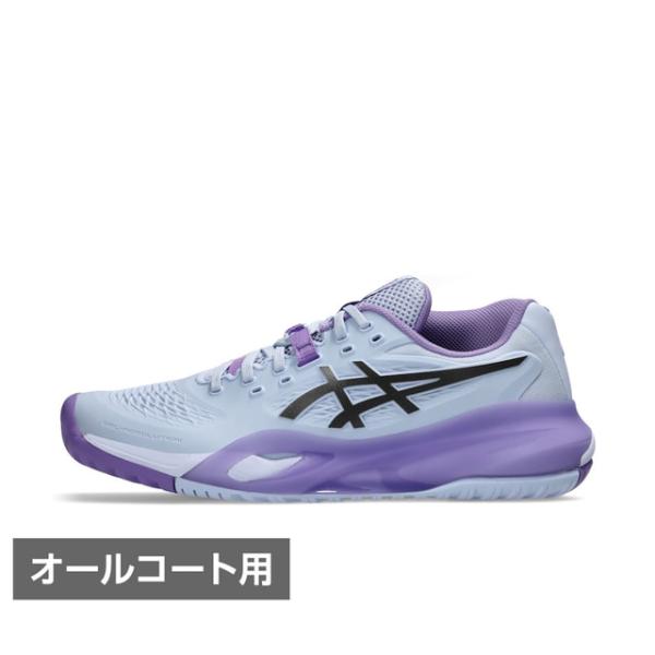 ◇横方向のダイナミックな動きに対応する安定性を追求したオールコート用テニスシューズ。◇ベースラインからゲームをコントロールすることを好むプレーヤーのために、高度な安定性と快適性を提供します。ミッドソールに搭載されている樹脂製パーツの"DYN...