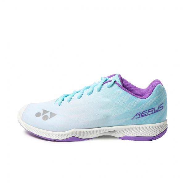 ◇ヨネックス史上最軽量。軽量性・グリップ性が向上し、より素早いフットワークを生む。◇パワークッション プラス、パワークッション、フェザーライトX、デュラブルスキンライト、パワーカーボン、ダブルラッセルメッシュ、トウアシストシェイプ、シンクロ...