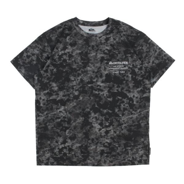 ◇半袖ラッシュガード、ユーティリティ機能Tシャツ左胸と背中にはハンドドローイングタイプのグラフィックをプリント。シルエットは汎用性の高いレギュラーフィット。◇高い機能性を備えながら、軽量で優しい肌触りのため、デイリーユースにおすすめ。◇軽量...