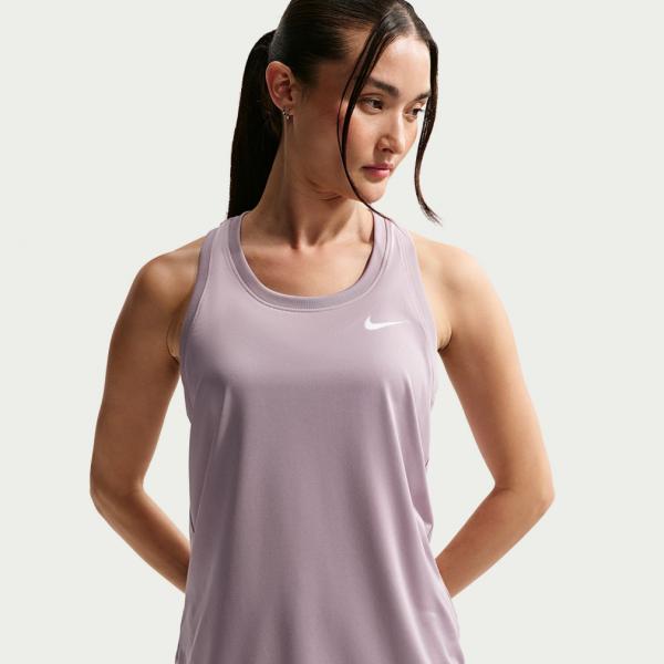 ◇速乾性に優れたレーサーバックタンクトップで、アツくなろう。 本体とヒップに余裕のあるゆったりとしたフィット感で、どんな場所でのワークアウトでも自由な動きをサポートします。 Nike Dri-FITテクノロジーが、肌から汗を逃がしてすばやく...