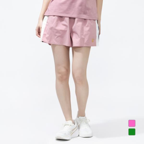 ◇ストレッチタフタ素材を使用したサイドライン入りのフィットネスショートパンツ。 Aラインのショートレングスでウエストドローコード、サイドポケット付き。 ■カラー： グリーン ピンク ■素材：ポリエステル100％ ■サイズ： S：ウエスト/5...
