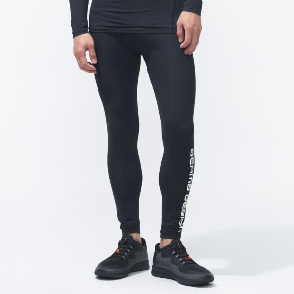 ◇ショーツとのレイヤードを想定したグラフィック配置で、BEAMS DESIGNオリジナルのグラフィックが入ったジャカードゴムベルトが特長。 日焼けが気になる外でのジョギングやトレーニングにも便利。 ■カラー： ブラック ■素材： 本体：ナイ...