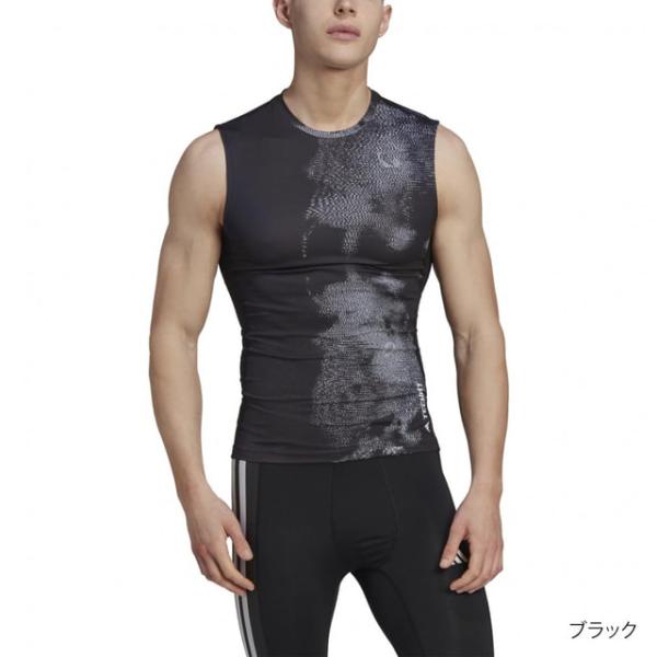 ◇リサイクル素材を一部使用した、着圧トレーニングTシャツ。 適度にサポート力があり、気を散らすことなく快適にトレーニングに集中できる、着圧感のあるテックフィット製品。さらに、吸湿性を発揮するAEROREADY機能が、レップを繰り返す間もドラ...