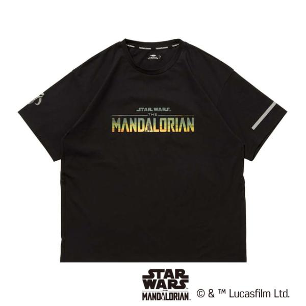 ◇ランニングユニセックス半袖Tシャツ◇「スター・ウォーズ マンダロリアン」とのコラボレーションコレクションです。◇タイトルロゴのグラフィックデザイン。◇吸水速乾・ストレッチ・UPF50+■カラー(メーカー表記):ブラック(8700:BK*S...