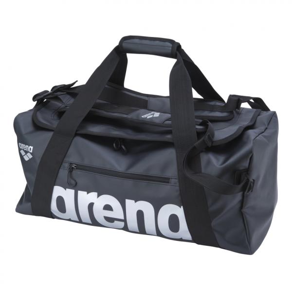 ◇プールサイドでも使用しやすいはっ水素材を使用した2ウェイボストンバッグ。◇荷物の重さや使用用途によって使い分けできる手持ちのボストンバッグタイプと持ち運びしやすいバックパックタイプの2ウェイ仕様。またファスナーが大きく開くことで物の出し入...