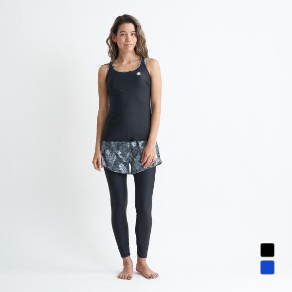 ◇大きな花柄とリーフ柄のシーズンプリントで仕上げたショートパンツとレギンスが一体型となったスイムウエア。布帛のショートパンツは4方向のストレッチで、軽快な動きにも対応。ツルッとしたレギンスとの異素材コンビなので、水に濡れてもレギンスに貼りつ...