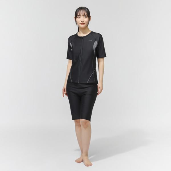 ◇ウォーキングやエクササイズに最適な半袖セット水着 ◇女性に嬉しいこだわり仕様を満載 ・二の腕がしっかり隠れる袖丈設定 ・取り替え可能な差し込みカップ ・お腹が隠れるロング丈 ・めくれ上がり防止スナップ仕様 ・スパッツの丈は4分丈 ・ストレ...
