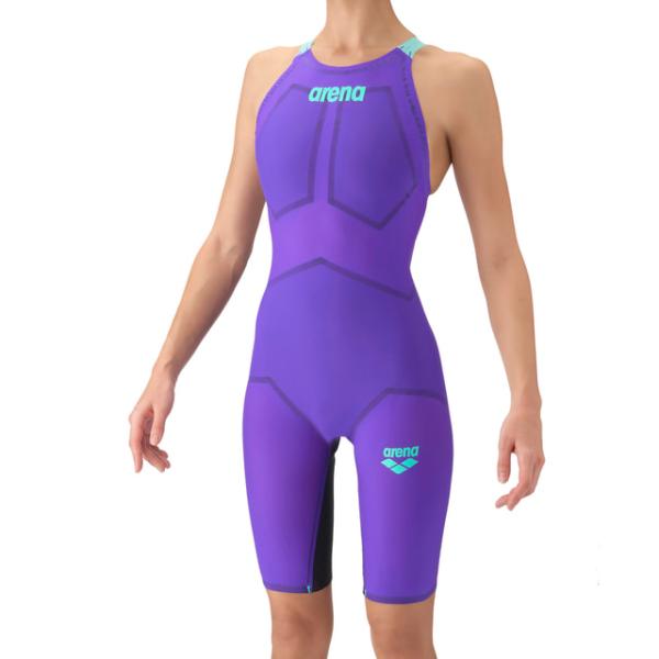 ◇アリーナトップレーシングモデル。 「AQUAFORCE STORM CPタイプ」。 公式大会に出場するために必要なWORLD AQUATICS(世界水泳連盟)承認モデルの布帛素材を使用した競泳水着。 アリーナ史上初のねじり構造によるキック...