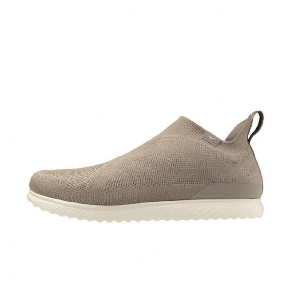 ◇クッション性と高い反発性を兼ね備えたミニマルシューズ。 ◇インソール：立体成型カップインソール(取り外し可) 軽量 ※インソール表面のテキスタイルに90％以上のリサイクル素材を使用。 ■カラー(メーカー表記)： カーキ×ホワイト(04：カ...