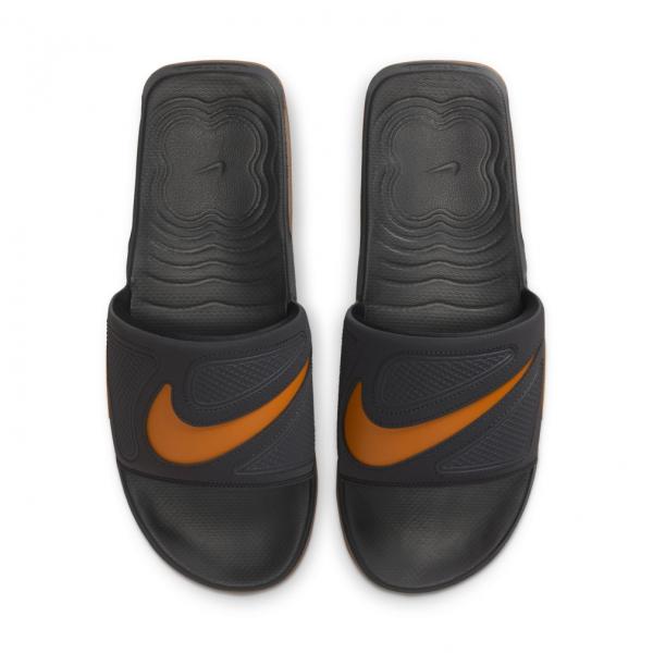 ◇スポーティーで快適。 現代的なスタイル。 ◇ジム通いにも買い物にも活躍する一足。 スタイリングが簡単で、抜群に快適な履き心地です。 ヒールに配した大型のビジブルAirとフォームのインソールで快適性をアピールしています。 ■カラー(メーカー...