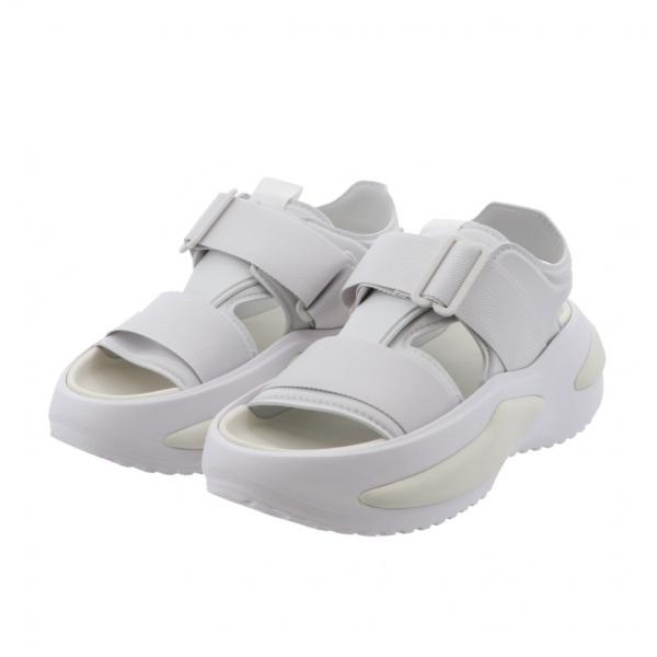 ◇暑い日にぴったりの、快適さと耐久性を備えたサンダル。 ◇近未来的なバイブス漂うスタイリッシュなシルエットが特徴の、晴れた日に履きたいアディダス サンダルが登場。通気性に優れたアッパーは足の形に柔軟に沿い、自由な動きをかなえる。バックルクロ...