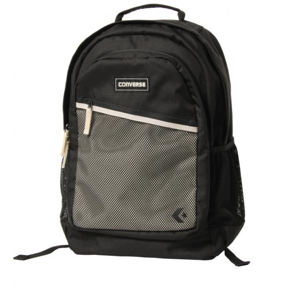 ◇フロントに汎用性の高い5リッター容量のポケットと、メッシュポケットを採用したバックパック ◇背面とショルダーベルトの内側には通気性の良いメッシュ素材を使用し衝撃を和らげるパットが入っており、背面のクッション部分にはシェブロン＆スターのロゴ...