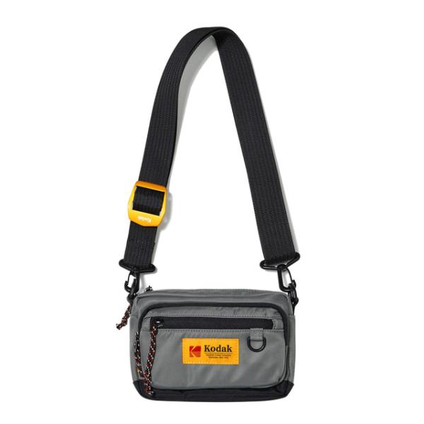 ◇KODAKカラーが映える、定番ミニクロスバッグ。 ◇コダックのカラーの強みが際立つ代表的な定番商品。 スマートフォンや財布など、簡単な小物を収納しやすいミニクロスバッグ。 軽量で撥水機能に優れ、控えめな光沢感のナイロン素材を使用。 コダッ...
