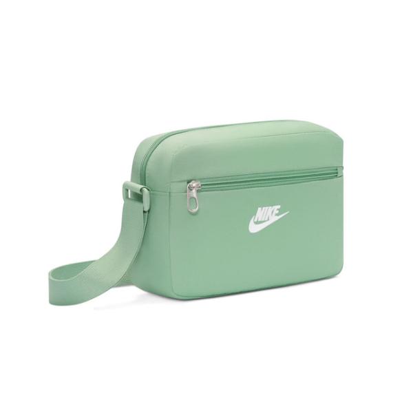 ◇新しくなったデザインラインで、クラシックなデザインが復活。 ナイキ ヘリテージ クロスボディバッグには、メイン収納コンパートメントとアクセサリーポケットが付いており、持ち物の整理に便利。 さらに、実用性を高めるハードウェアリングを追加しま...