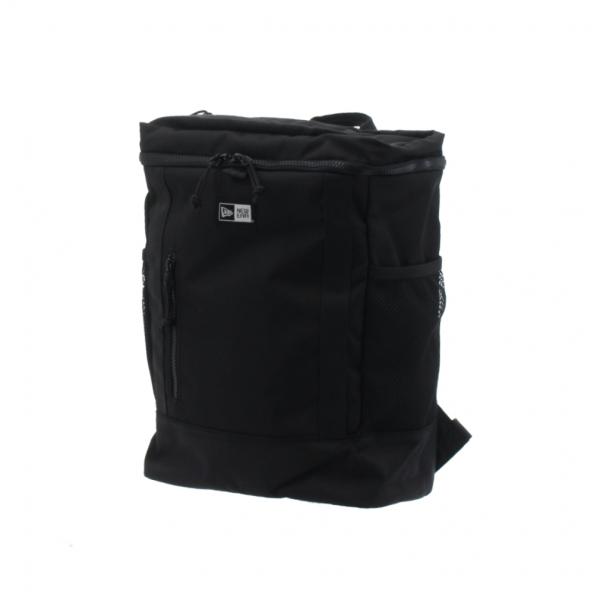 ◇「Box Pack」をユース仕様にサイズアレンジしたモデル。 開口部を広めに設計し、出し入れを容易にしたメイン収納部や両サイドの大型メッシュポケット。 チェストストラップや名前を書き込むことが出来るネームタグ、小物収納など、子どもが扱いや...