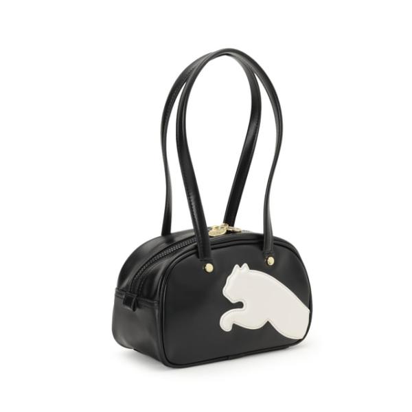 ◇プーマを代表するアイコニックなマイクロバッグ ■カラー： 03：PUMA BLACK ■素材： 本体：合成皮革100％ 裏地：ポリエステル100％ ■サイズ(W×D×H)：27×10×13.5cm ■生産国：中国 ■2026 Spring...