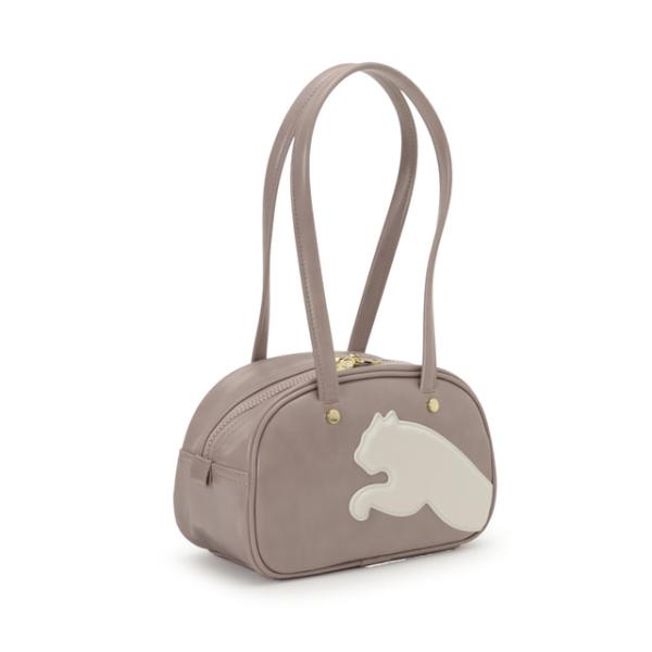 ◇プーマを代表するアイコニックなマイクロバッグ ■カラー： 02：Rose Latte-Warm White ■素材： 本体：合成皮革100％ 裏地：ポリエステル100％ ■サイズ(W×D×H)：27×10×13.5cm ■生産国：中国 ■...