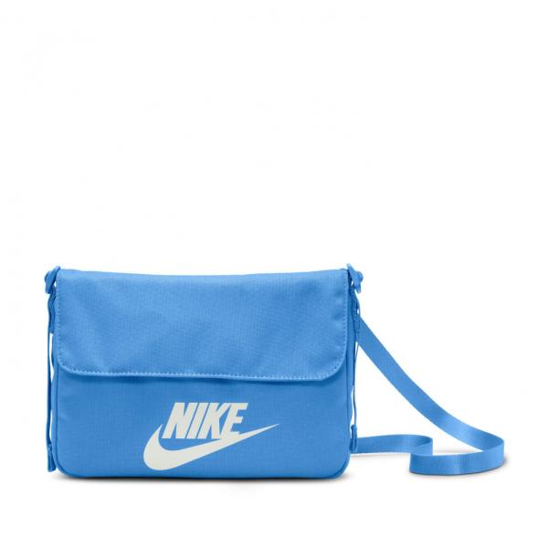 ◇必需品を携帯。 ◇スタイリングしやすく、必需品の携帯に便利なすっきりとしたデザイン。 ナイキ スポーツウェア クロスボディ バッグは、ジッパー付き背面ポケットとマグネット式フラップを装備。 リサイクル繊維を65％以上含む混紡素材を使用して...