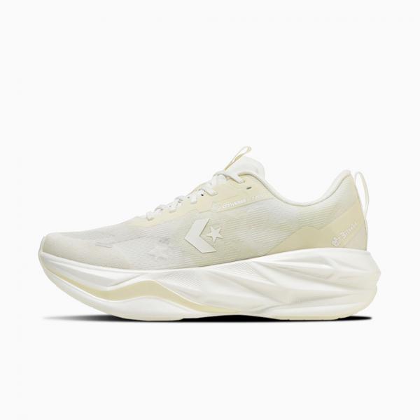 ◇三津家氏が目指す「楽しさを感じながら走ること」を体現したブランド初の厚底ソールを採用した新型モデル◇最大の特徴は、ミッドソールに採用したSUPER CRITICAL FOAM(スーパー クリティカル フォーム)。大幅な軽量化と、形状回復性...