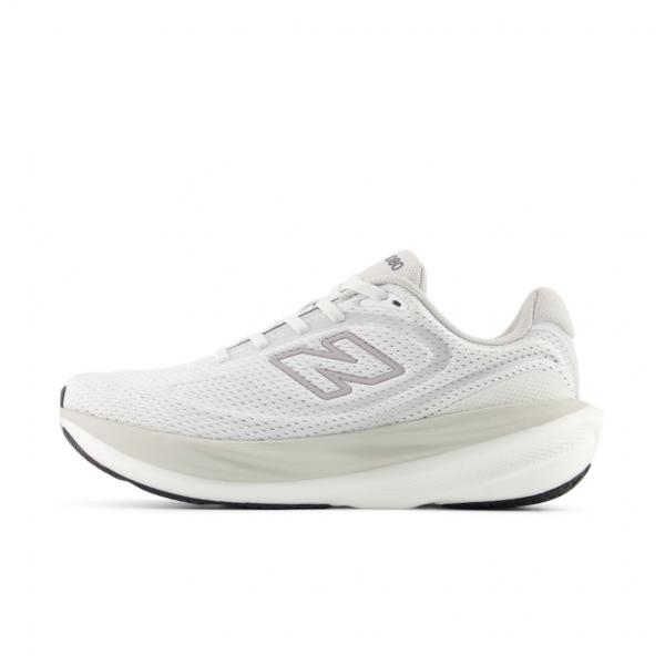 ◇ソフトなライド感に定評のある「1080」がv15にアップデート◇ミッドソールには、クッション性はそのままに、反発性と機能の持続性に優れた新テクノロジー「INFINION」を搭載。毎日履くなかでもへたりにくい、ソフトな乗り心地とバウンス感を...