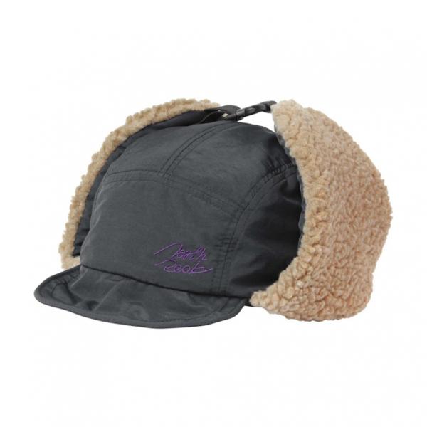 ◇ウィンタースポーツはもちろん、普段のファッションや防寒対策として。◇後頭部のゴムで幅広いサイズに対応。ワイヤー入りのつばは好みの形状にセットが可能。滑走時や転倒時にもキャップが飛んでいかないよう、顎部分にはバックルベルトを装備。■カラー(...