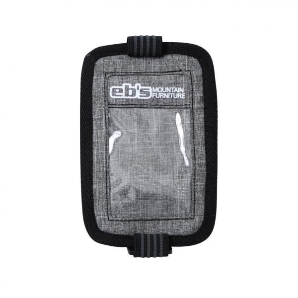 ◇薄型の腕に巻きつけるパスケース◇滑り止め付き伸縮テープで長さ調整が可能。■カラー：HEATHER GREY■素材：ポリエステル■サイズ：150×95mm(本体)■生産国：中国■2024年モデルアルペン alpen スポーツデポ SPORT...