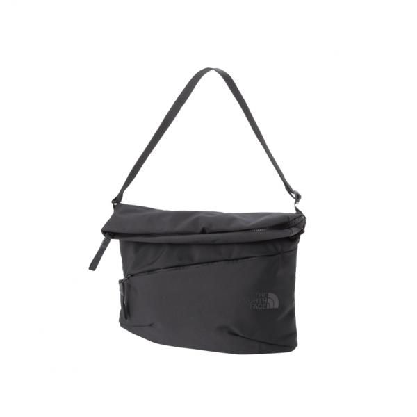 ※ブラウザやお使いのモニター環境により、掲載画像と実際の商品の色味が若干異なる場合がございます。◇落ち着いたスタイルを演出するマットな質感のショルダー(容量8L)です。素材には、高い強度と軽さを両立した840デニールのジュニアバリスティック...